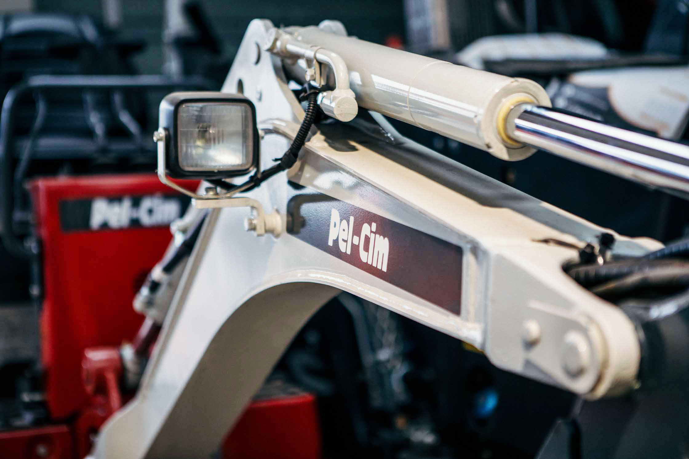 Vente de mini-pelles et d'engins funéraires à Guichainville – BG Réparation